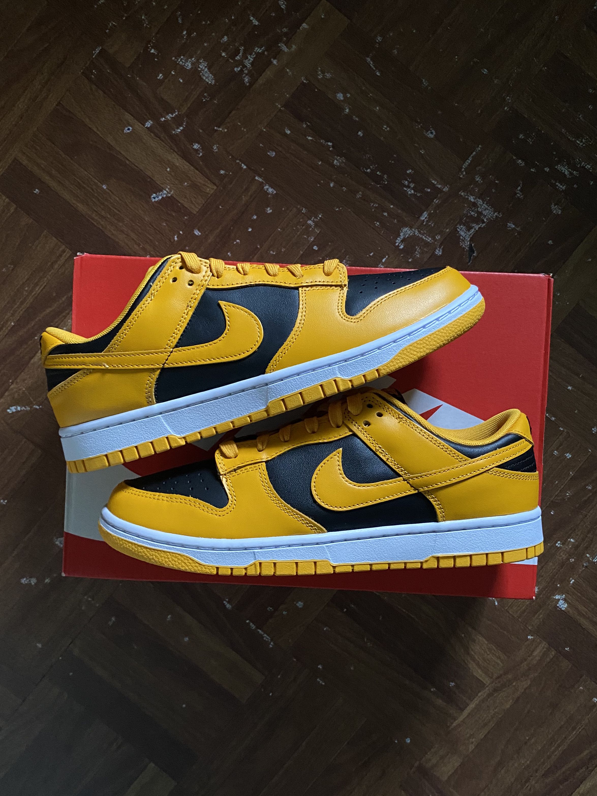 Dunk low Golden Rod, Men's Fashion, Footwear, Sneakers on Carousell