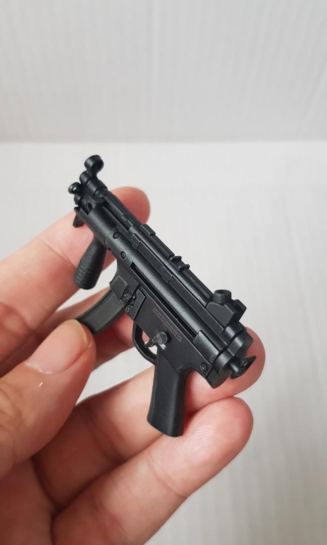 Hot toys 1/6 scale Terminator T1000 mp5 Machine gun, Hobbies & Toys ...