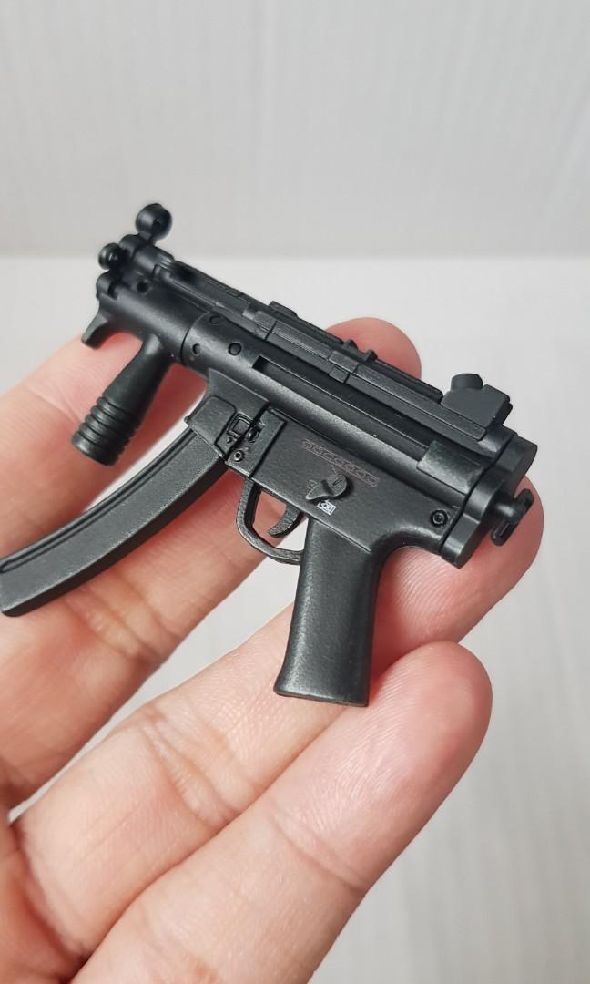 Hot toys 1/6 scale Terminator T1000 mp5 Machine gun, Hobbies & Toys ...