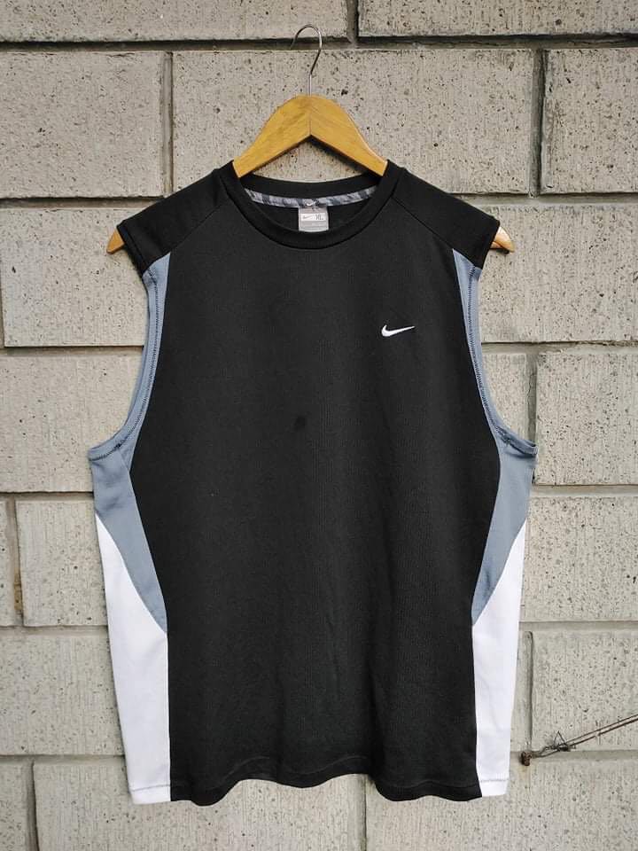 Nike Sando, Men's Fashion, Activewear on Carousell