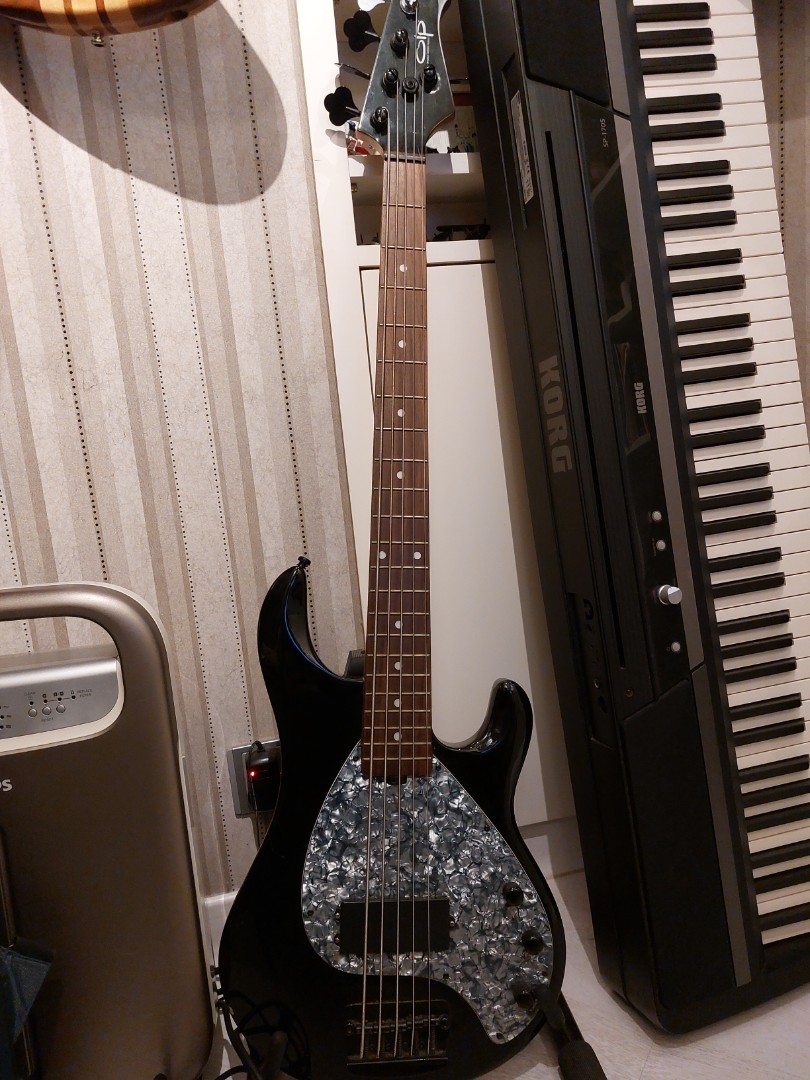 OLP Music Man Stingray 5 string bass, 興趣及遊戲, 音樂樂器 & 配件, 樂器 - Carousell