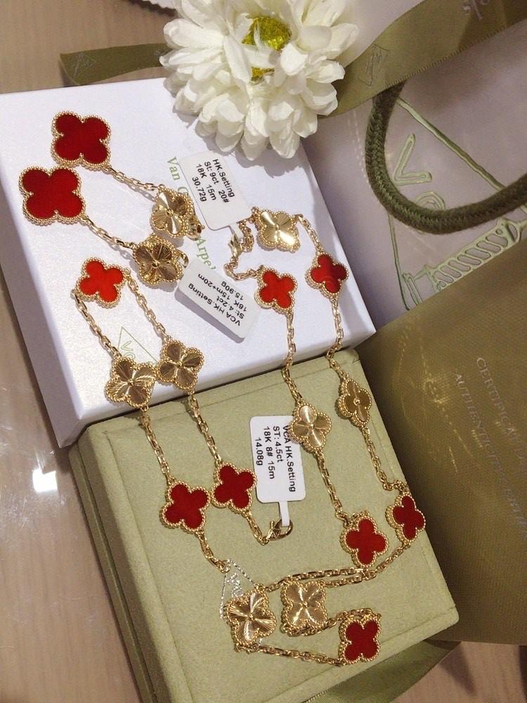 Vca Red Carnelian with vca gold clover 18k hksetting, Women's Fashion ...