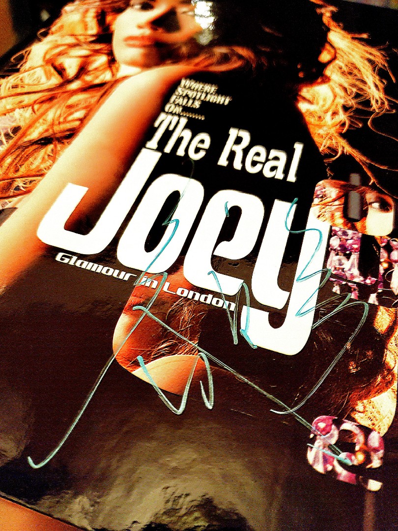 極新淨 容祖兒 簽名 寫真集 Joey Yung Signed Photo Album - The Real Joey, 興趣及遊戲, 書本 ...