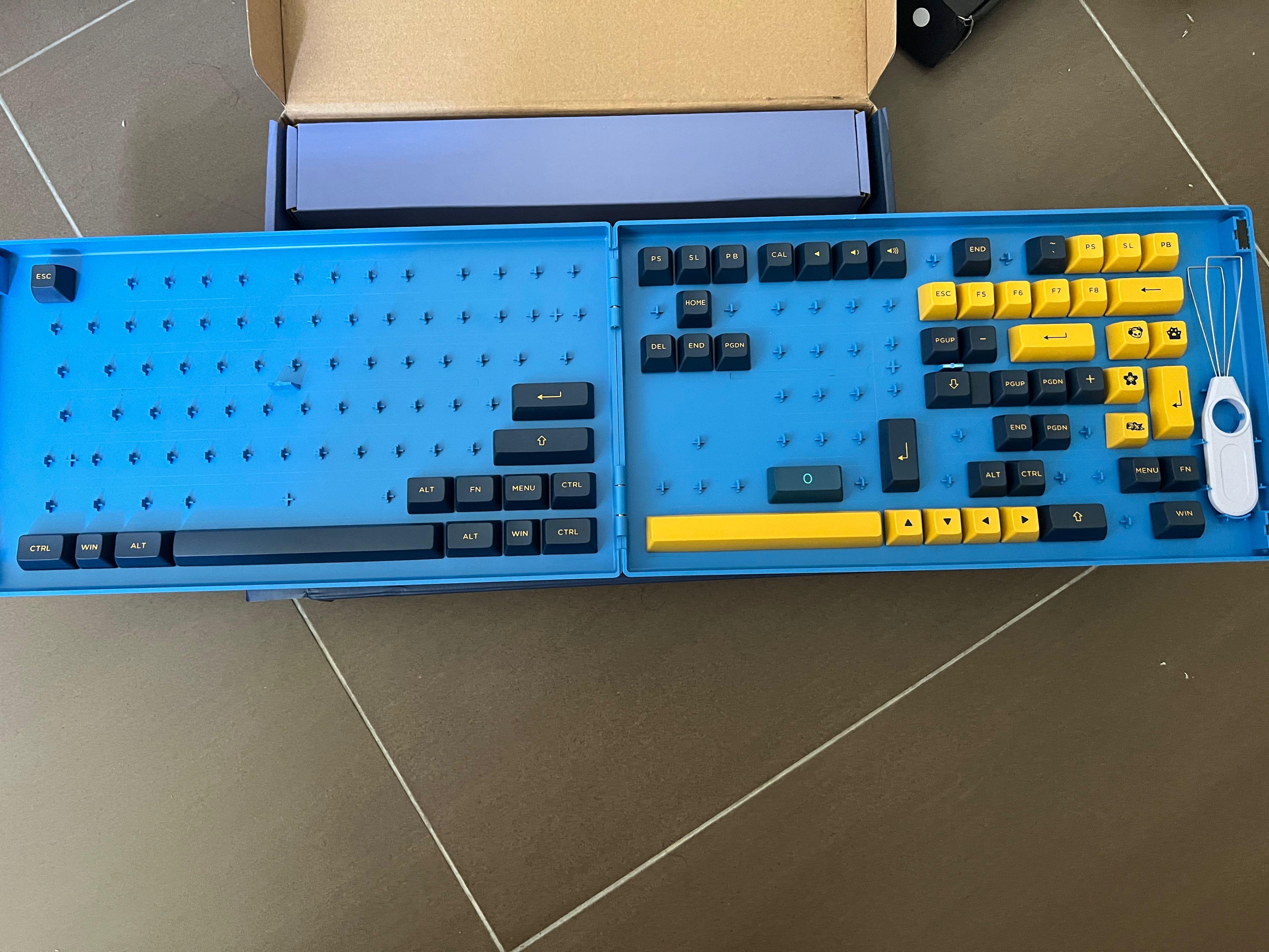 Akko ASA put Macaw keycaps, Computers & Tech, Parts & Accessories ...