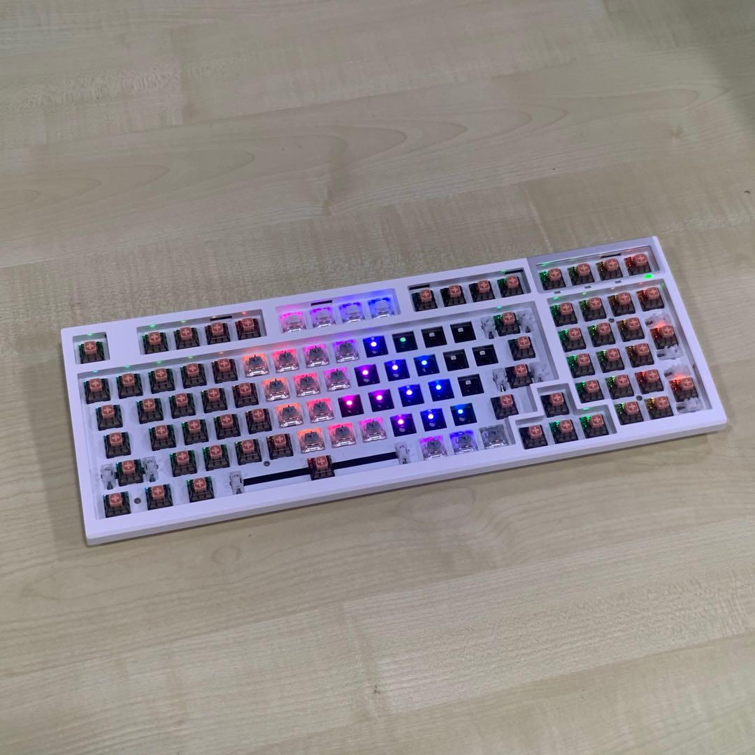 FLESPORTS FL980 RGB HOT-SWAPPABLE 1800 Keyboard, Tri-Mode Connectivity ...