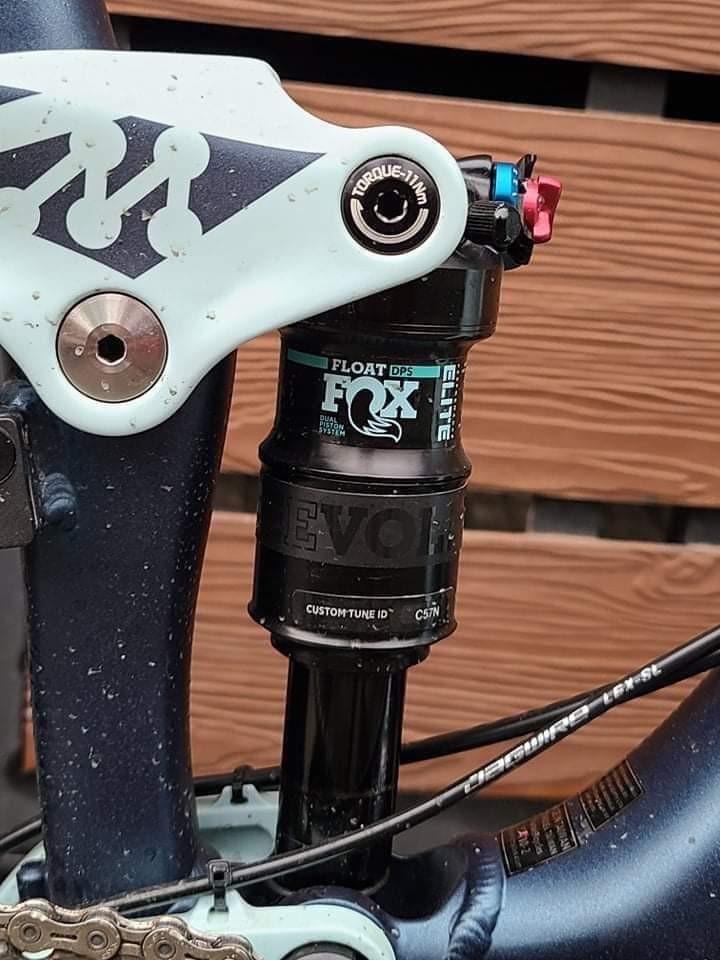 LIV Giant full sus bike, Sports Equipment, Bicycles & Parts, Bicycles ...