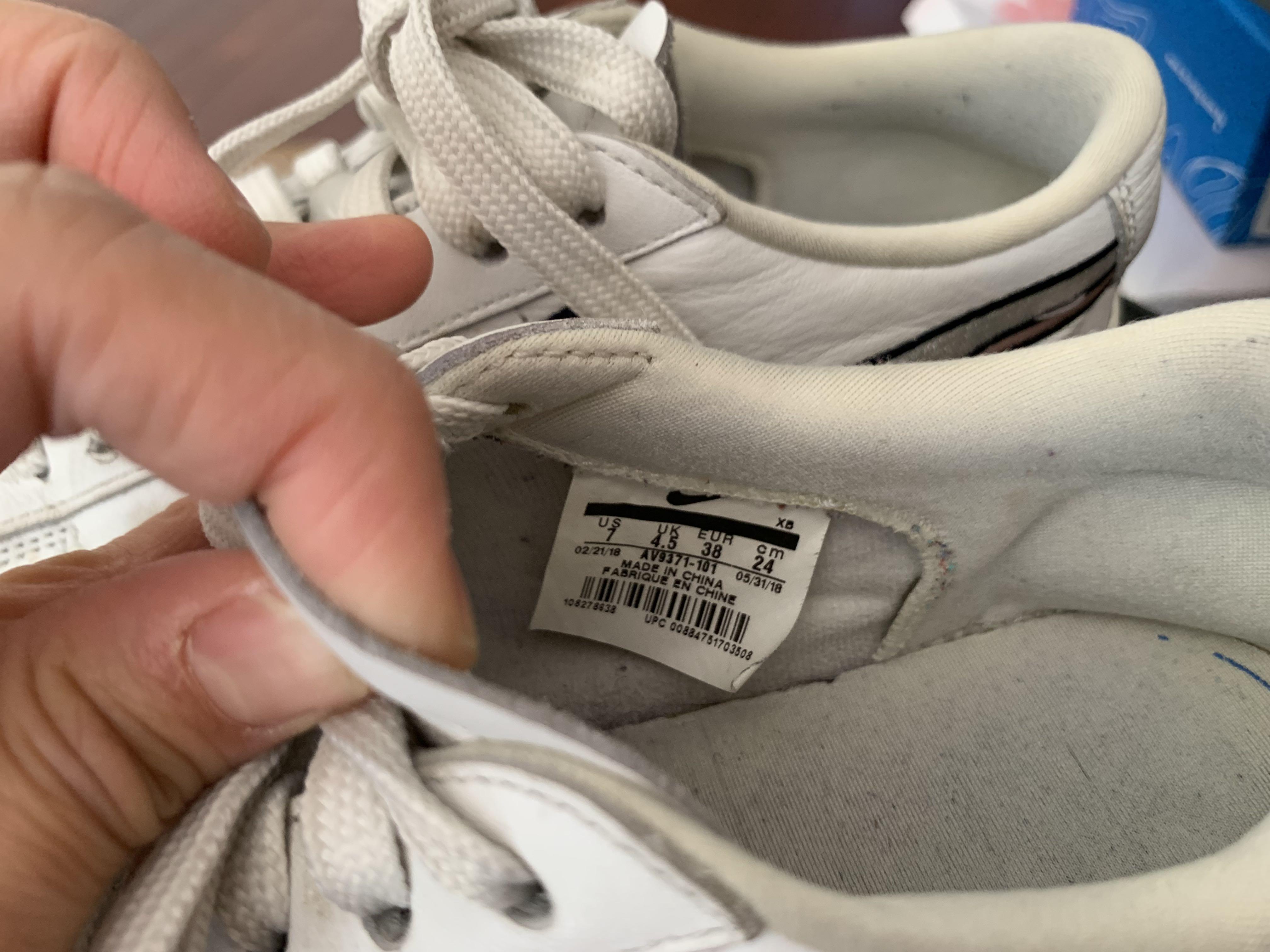 Nike white sneakers silver tick, 女裝, 鞋, 波鞋 - Carousell