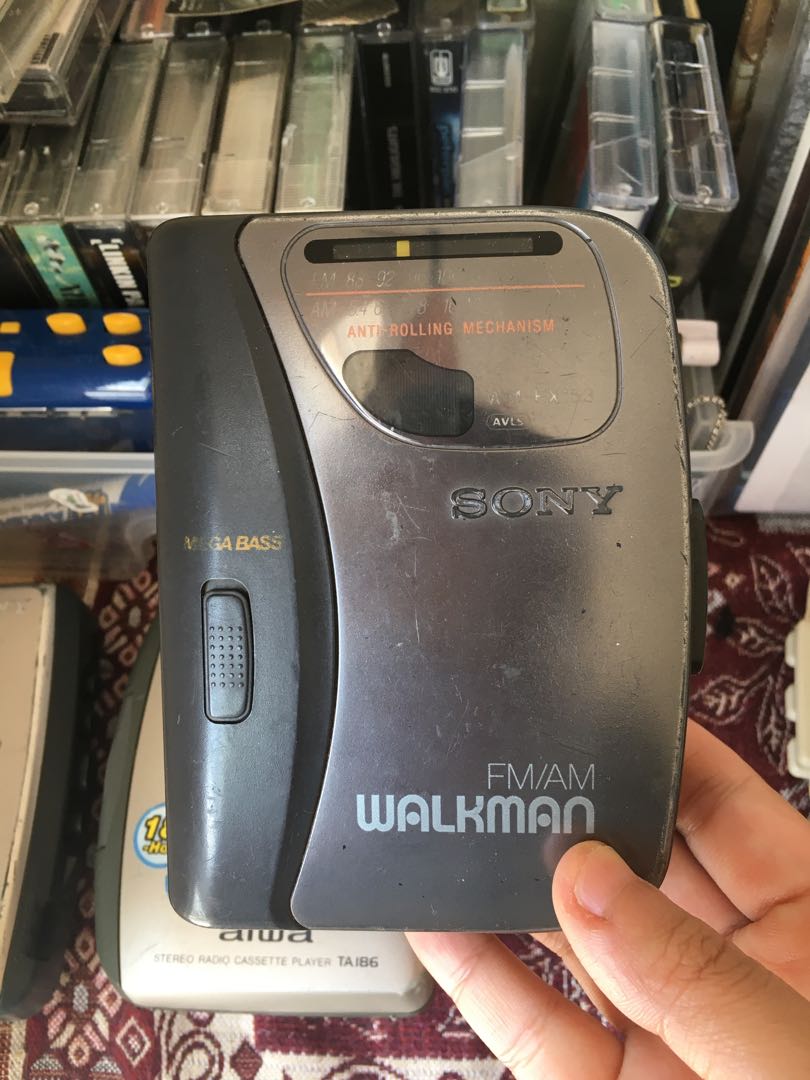 Sony walkman, Hobbies & Toys, Music & Media, CDs & DVDs on Carousell