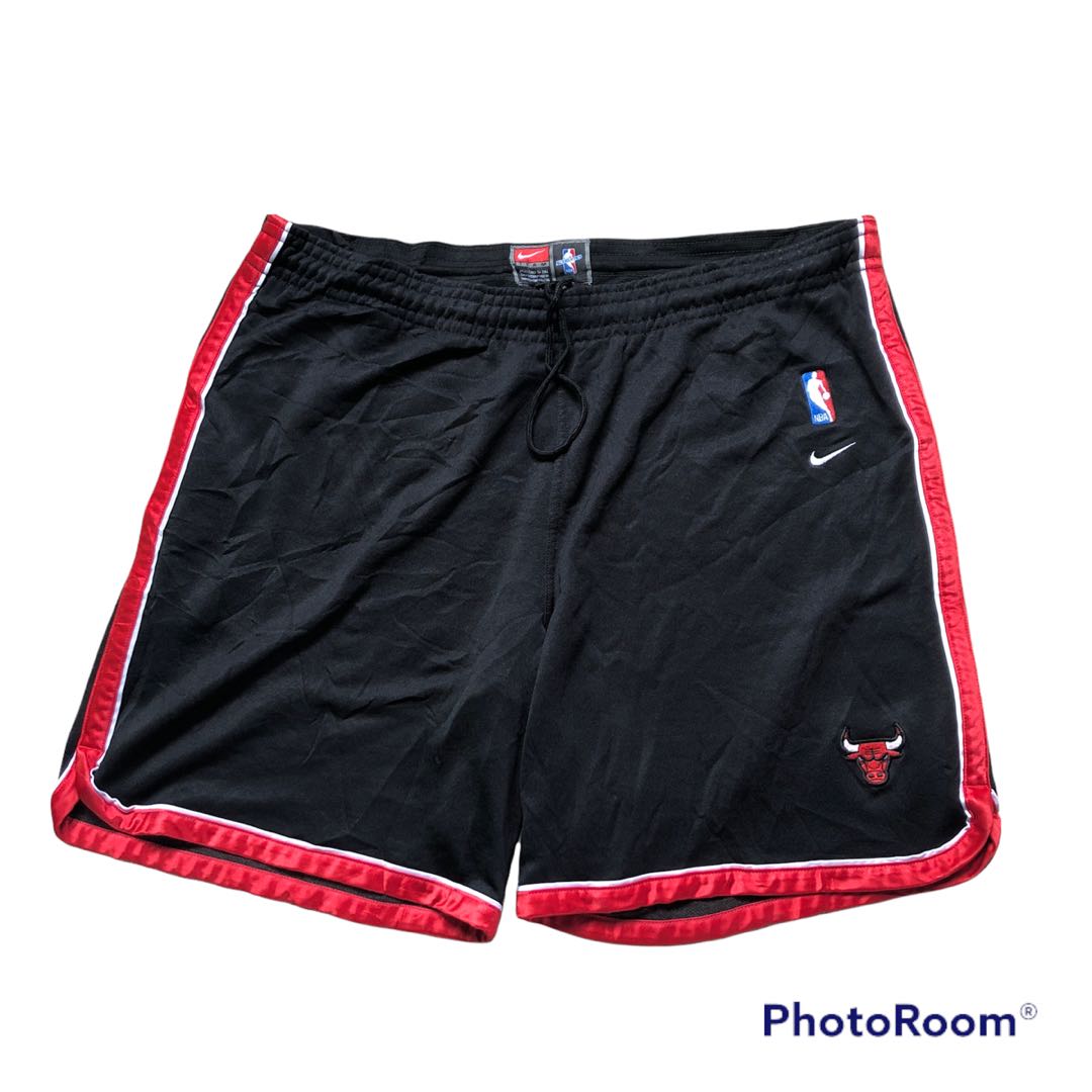 Vntg Nike Chicago Bulls Short NBA Authentics, Men's Fashion, Bottoms ...