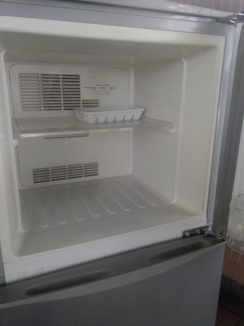 Whirlpool Fridge/Freezer, 家庭電器, 廚房電器, 雪櫃及冰櫃 - Carousell