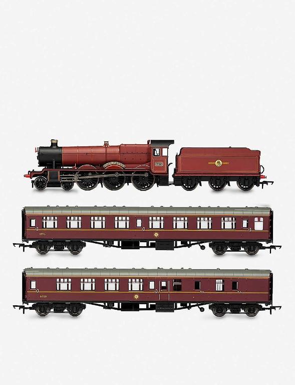 WIZARDING WORLD Harry Potter Hogwarts Express train model, Hobbies ...