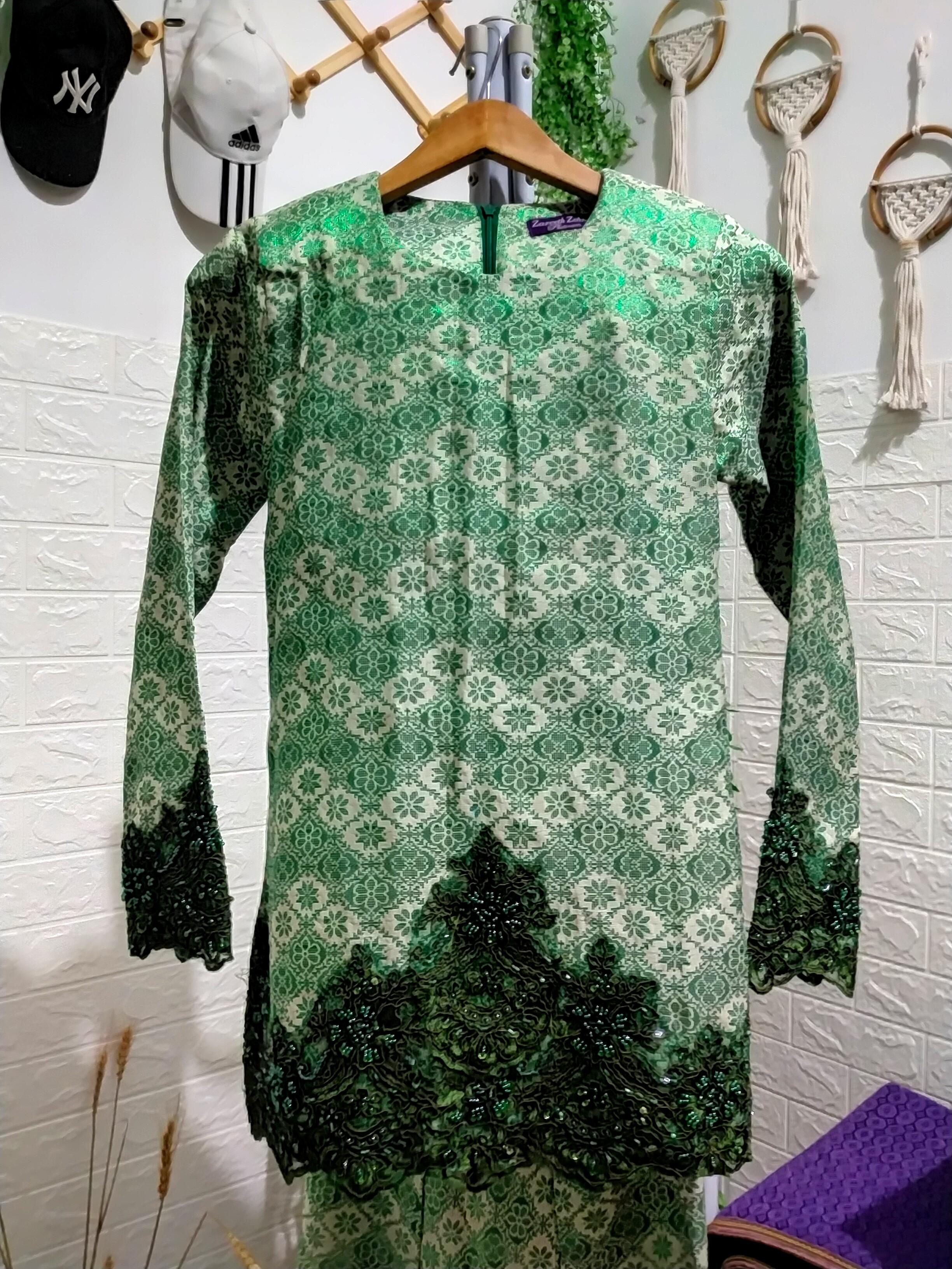 Emerald green songket Zareeth Zehra XS, Women's Fashion, Muslimah ...