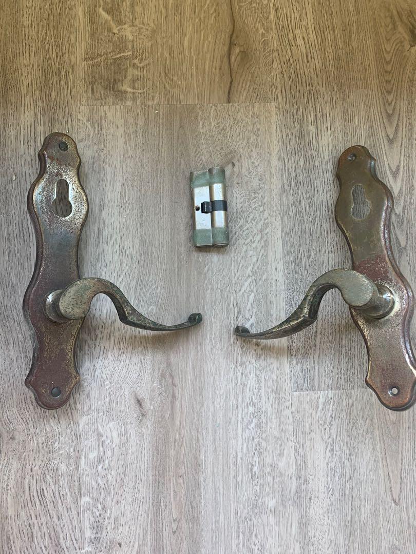 Hdb gate lock set with KABA keys, Furniture & Home Living, Security ...