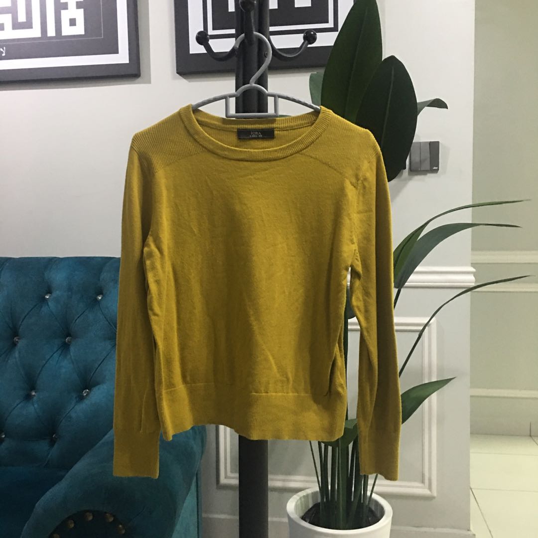 Iora top, Women's Fashion, Muslimah Fashion, Tops on Carousell