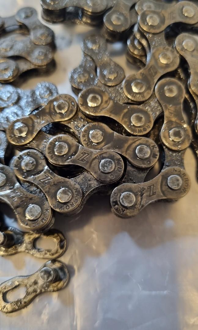 KMC Narrow Z7 7 Speed Chain with Missing link, Sports Equipment ...