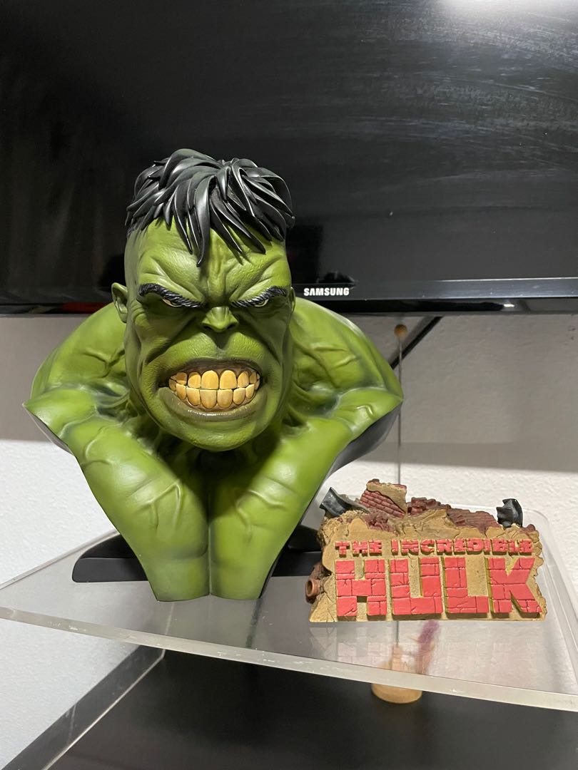 Sideshow Hulk Bust with name tag, Hobbies & Toys, Memorabilia ...