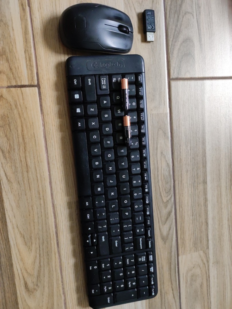 Logitech Wireless keyboard/mouse K220, Computers & Tech, Parts ...