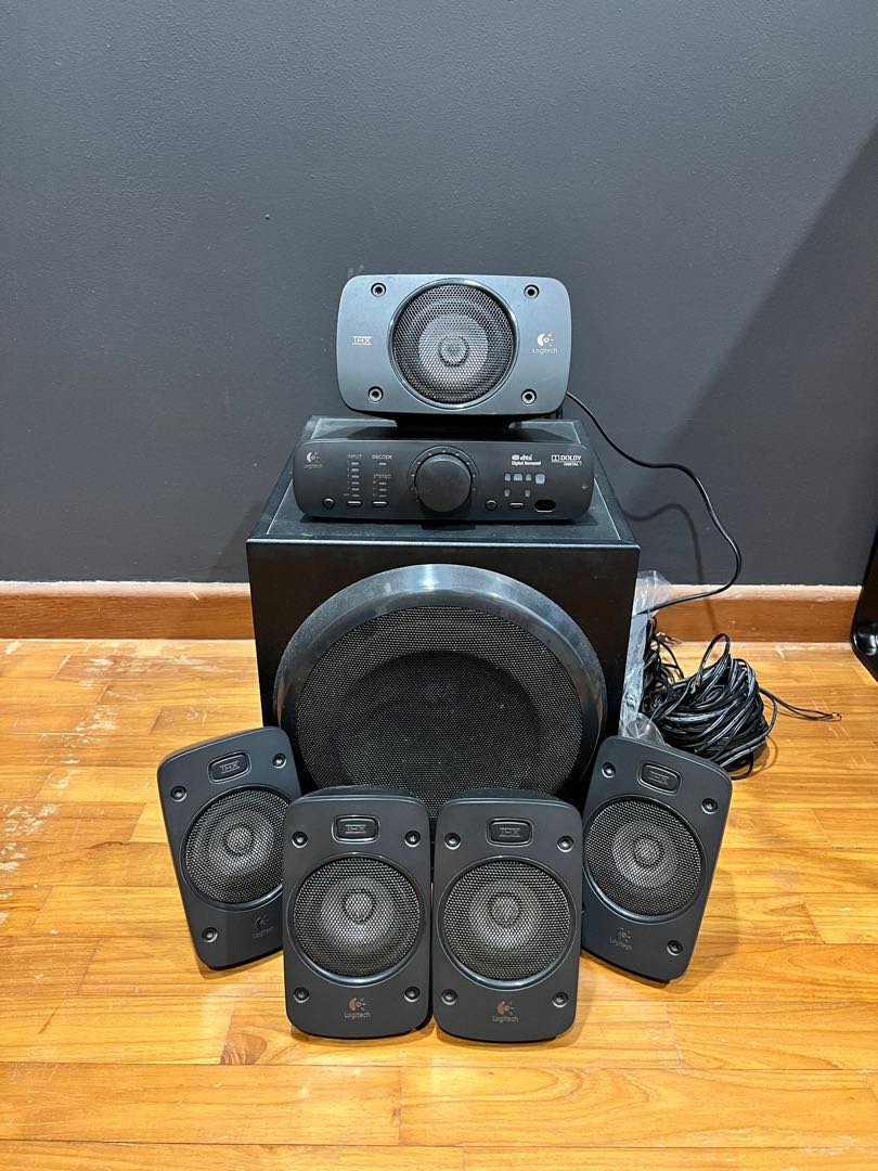 Logitech Z906 Surround Sound Speakers 5.1 (THX, DTS, Dolby Digital ...