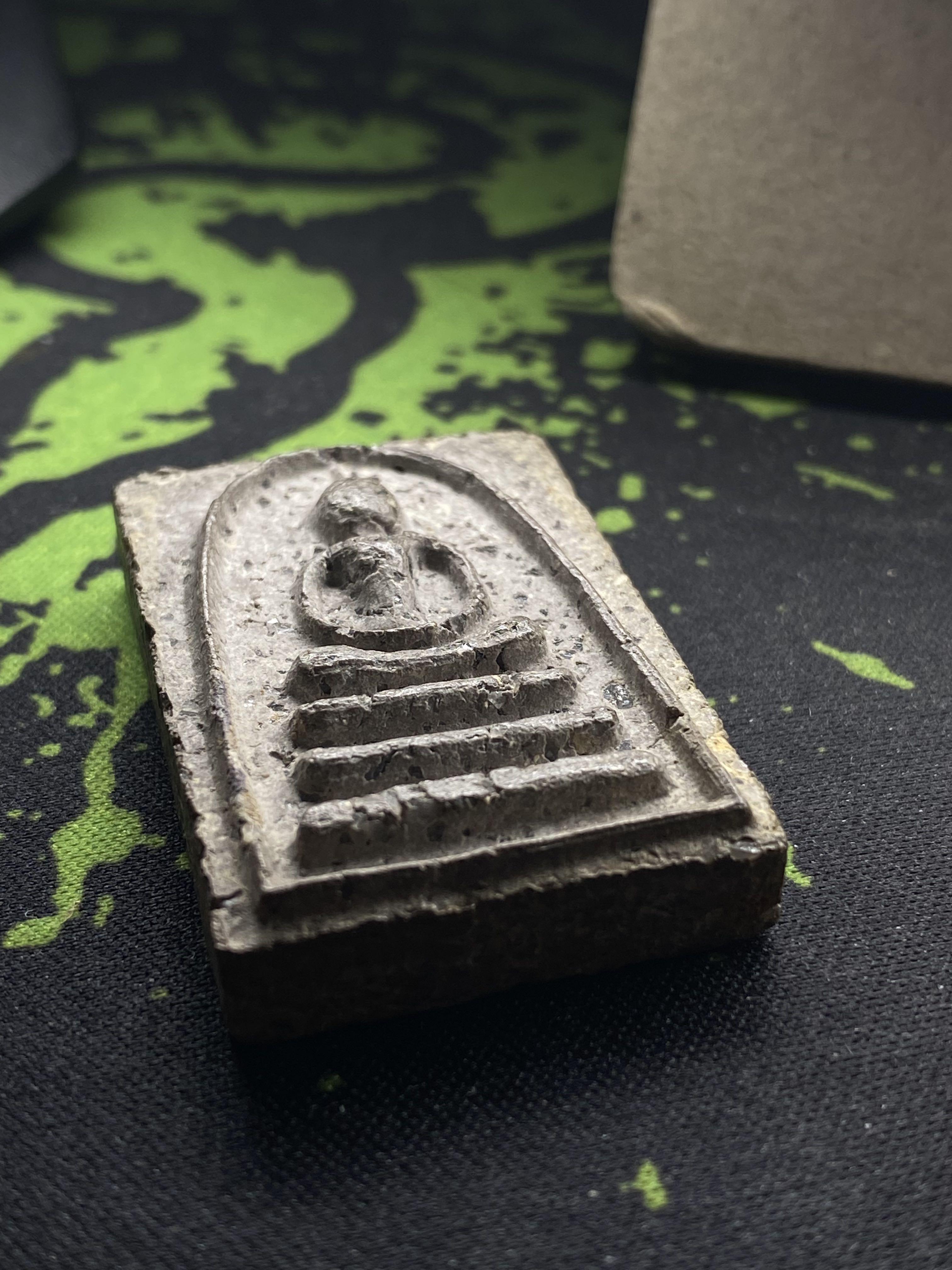 Lp Pae Phra Somdej Pae Pan Rae Piset BE 2516, Hobbies & Toys ...