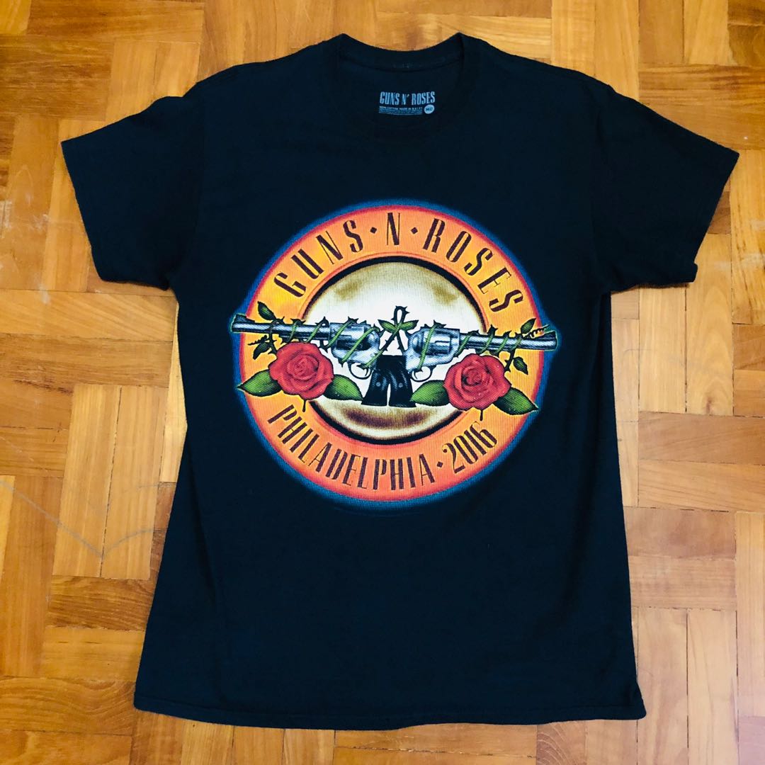 Official Merchandise Gun & Roses band tee, Men's Fashion, Tops & Sets ...