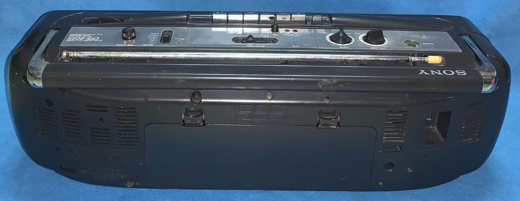 SONY CFS-202S 四波段立体手提錄`放`收音機, 耳機及錄音音訊設備, Soundbar、揚聲器、藍牙喇叭、耳擴在旋轉拍賣