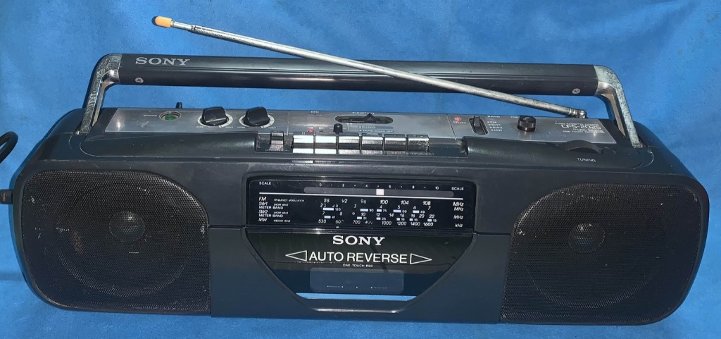 SONY CFS-202S 四波段立体手提錄`放`收音機, 耳機及錄音音訊設備, Soundbar、揚聲器、藍牙喇叭、耳擴在旋轉拍賣