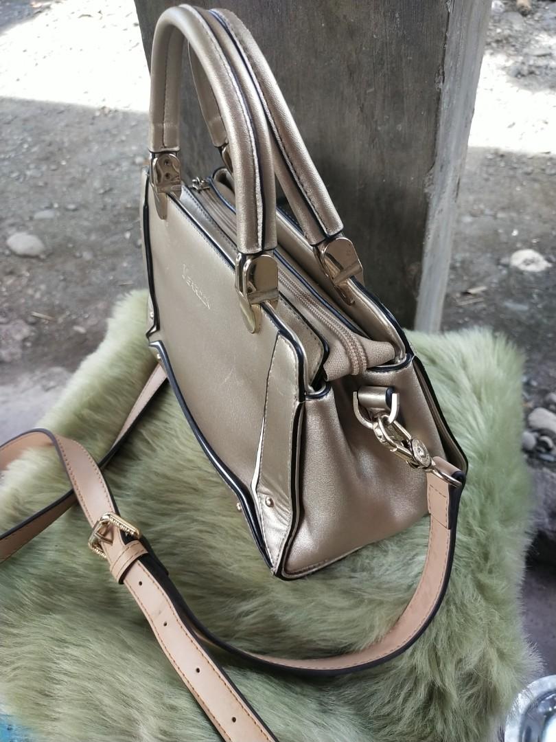 Yearcon two way bag on Carousell