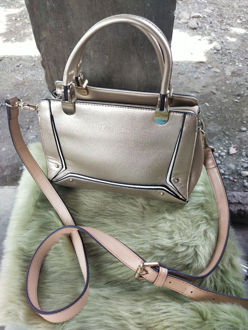 Yearcon two way bag on Carousell