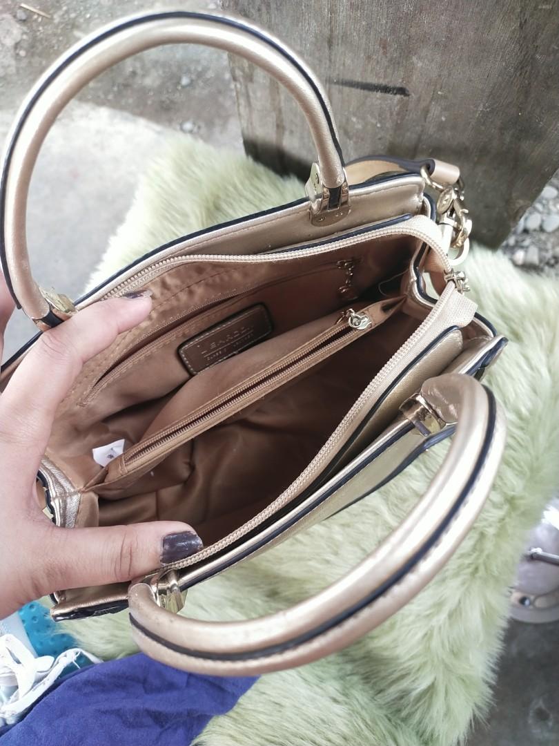 Yearcon two way bag on Carousell