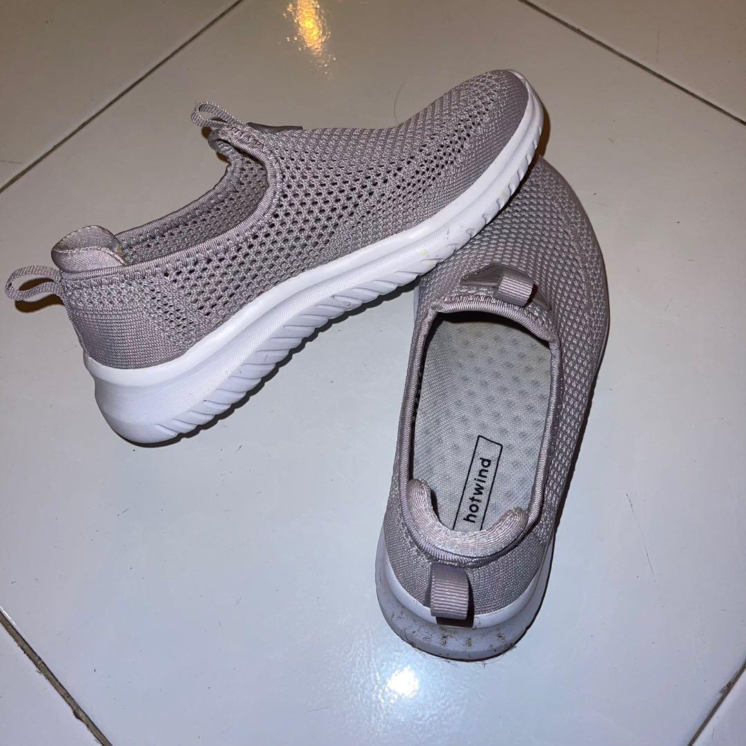 Hotwind shoe, Women's Fashion, Footwear, Sneakers on Carousell