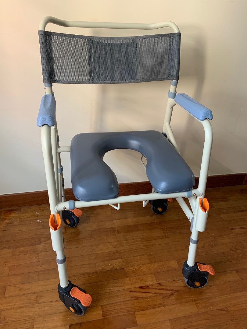 Like new commode, Health & Nutrition, Assistive & Rehabilatory Aids ...