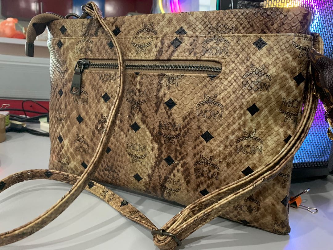 Mcm kulit naga kot? Wujud ke naga?, Women's Fashion, Bags & Wallets ...