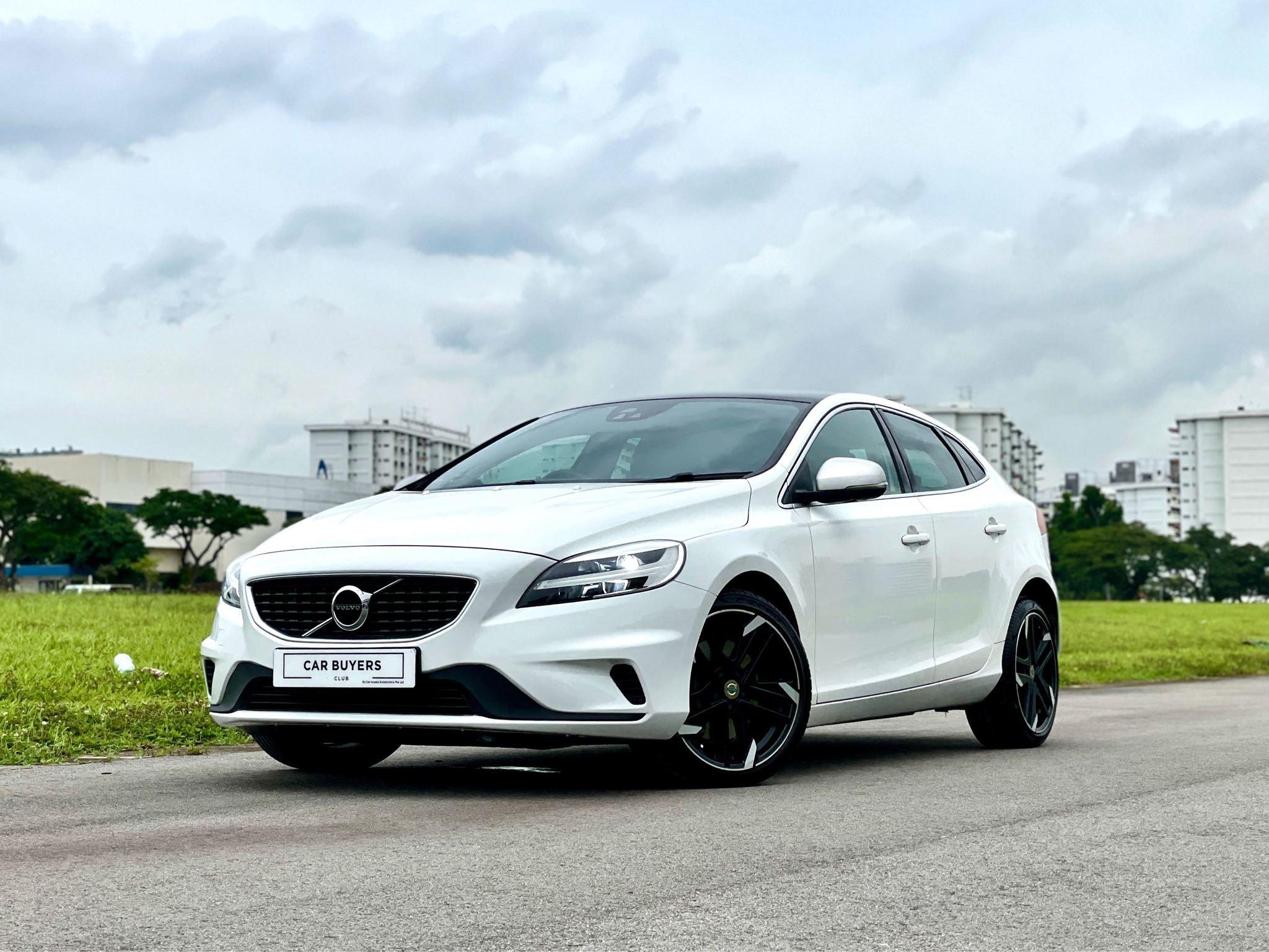 Volvo V40 T4 R-Design (A), Cars, Used Cars on Carousell