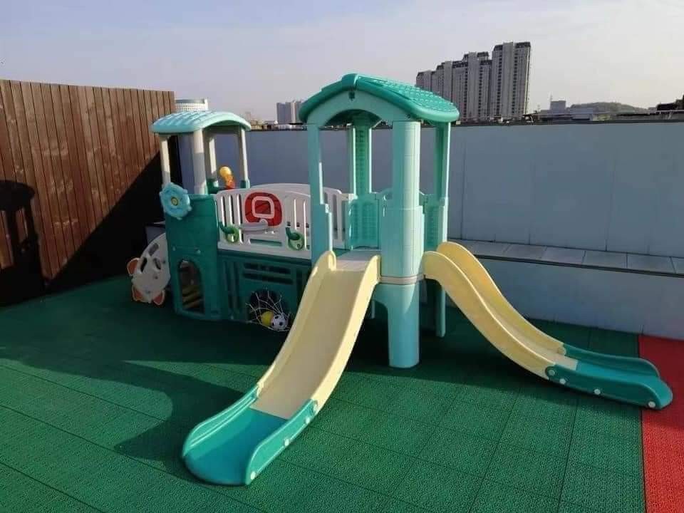 Big Castle Slide / Playhouse, Hobbies & Toys, Toys & Games on Carousell