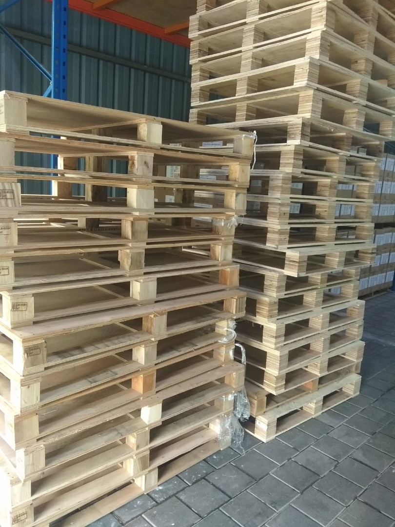 Plywood pallet, Furniture & Home Living, Furniture, Shelves, Cabinets ...