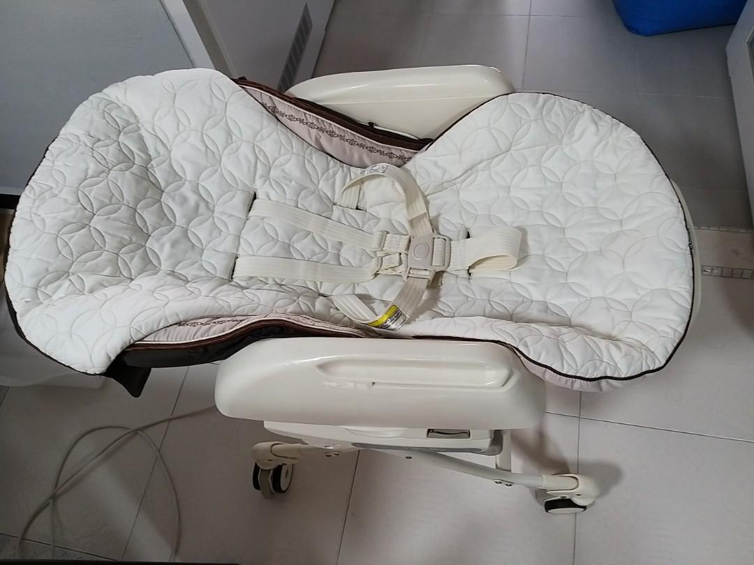 Combi Fealetto Auto Swing Day bed, Babies & Kids, Baby Nursery & Kids ...