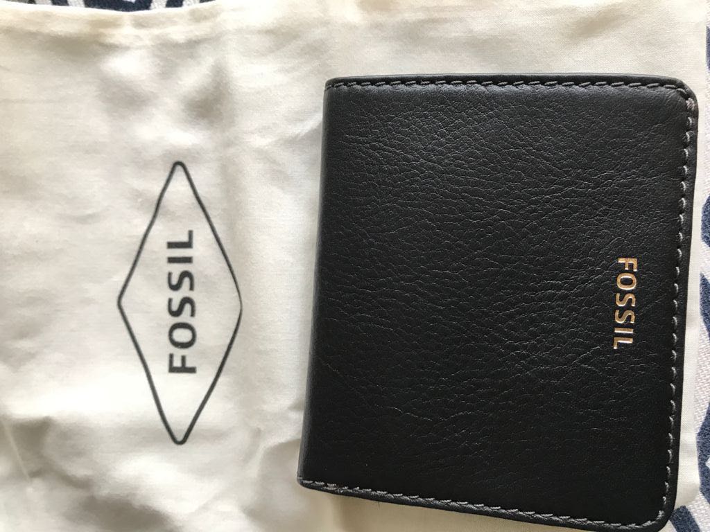 Fossil wallet, Women's Fashion, Bags & Wallets, Wallets & Card Holders ...
