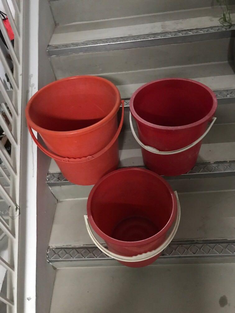 Free three red pails (big bigger biggest), Furniture & Home Living ...