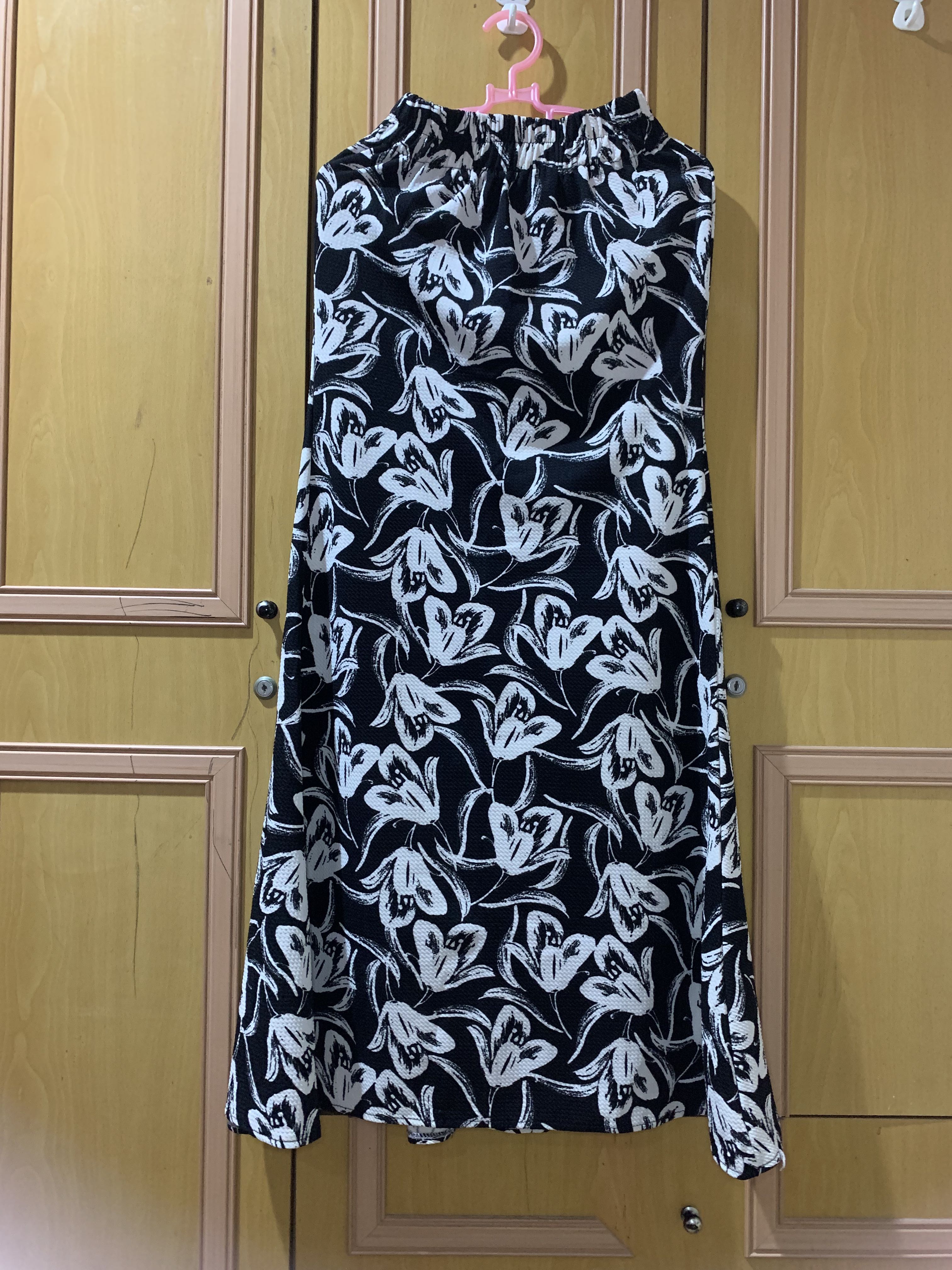 Kain susun belakang, Women's Fashion, Bottoms, Skirts on Carousell