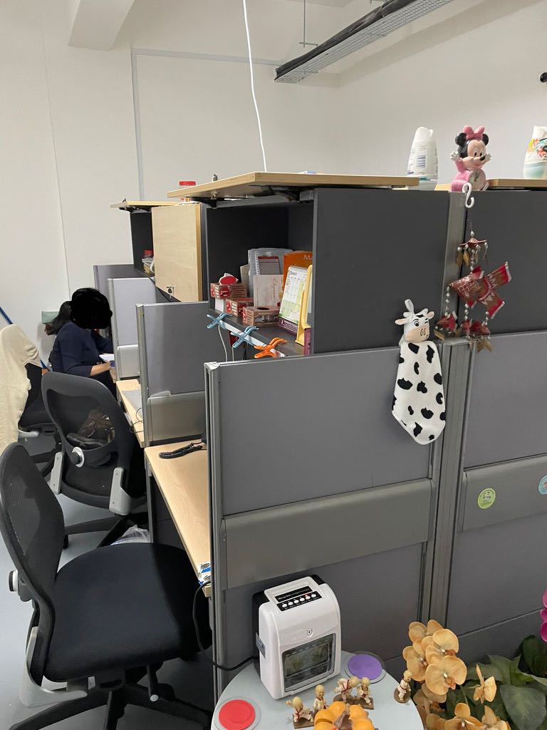 Office furniture clearance. Desk table cubicle partition , Furniture ...