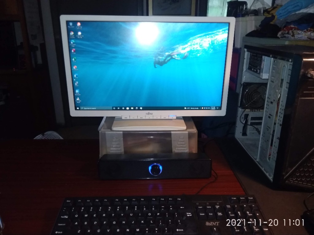 PC set - Core2Quad Q9400 system w/ Fujitsu 20 inch monitor, Computers ...