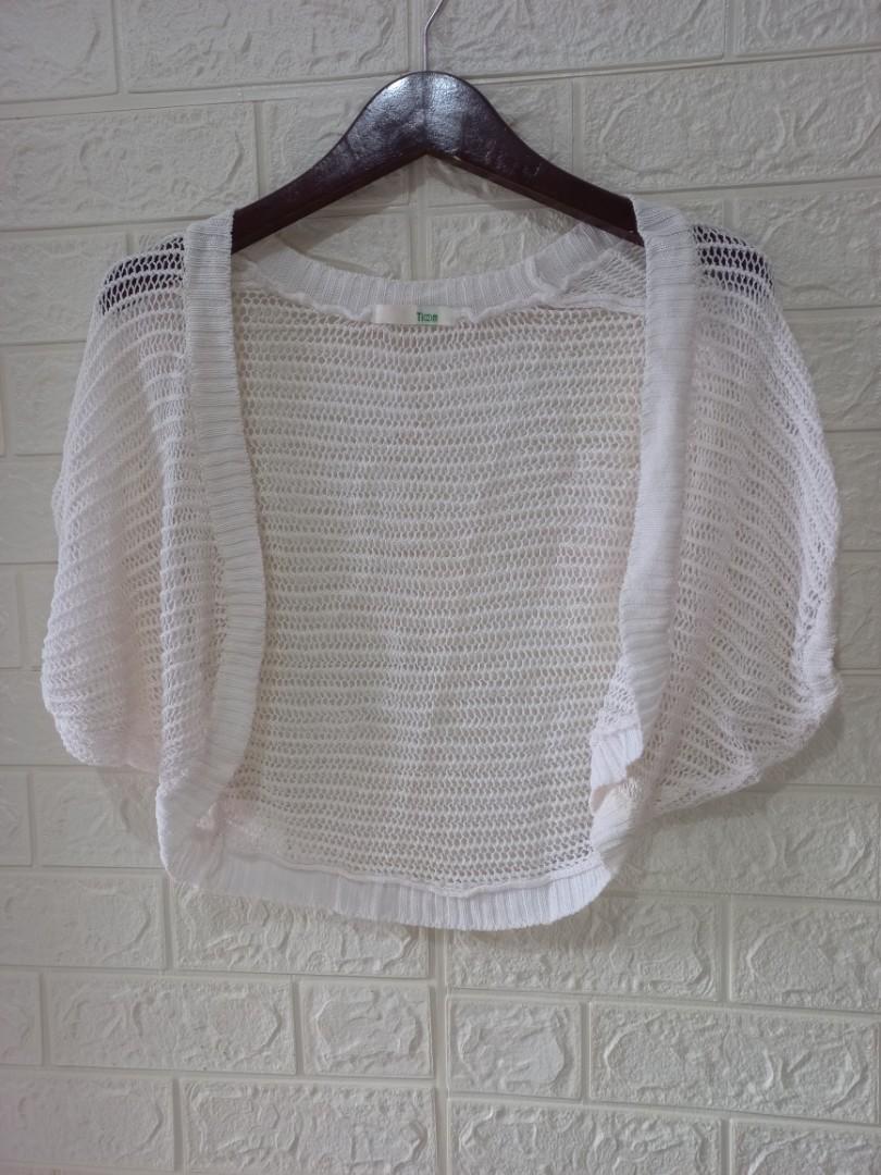 Rompi Putih, Fesyen Wanita, Pakaian Wanita, Baju Luaran di Carousell