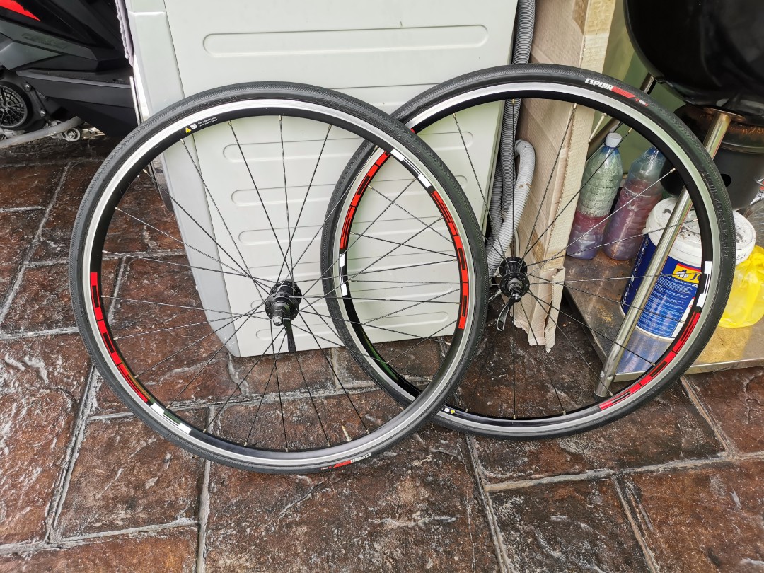 Shimano R500 wheelset 700c, Sports Equipment, Bicycles & Parts ...