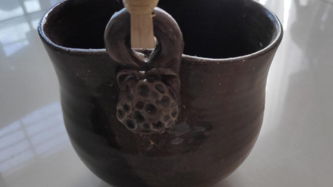 Pasu tembikar tangkai rotan daripada Langkawi / ceramic vase souvenir ...