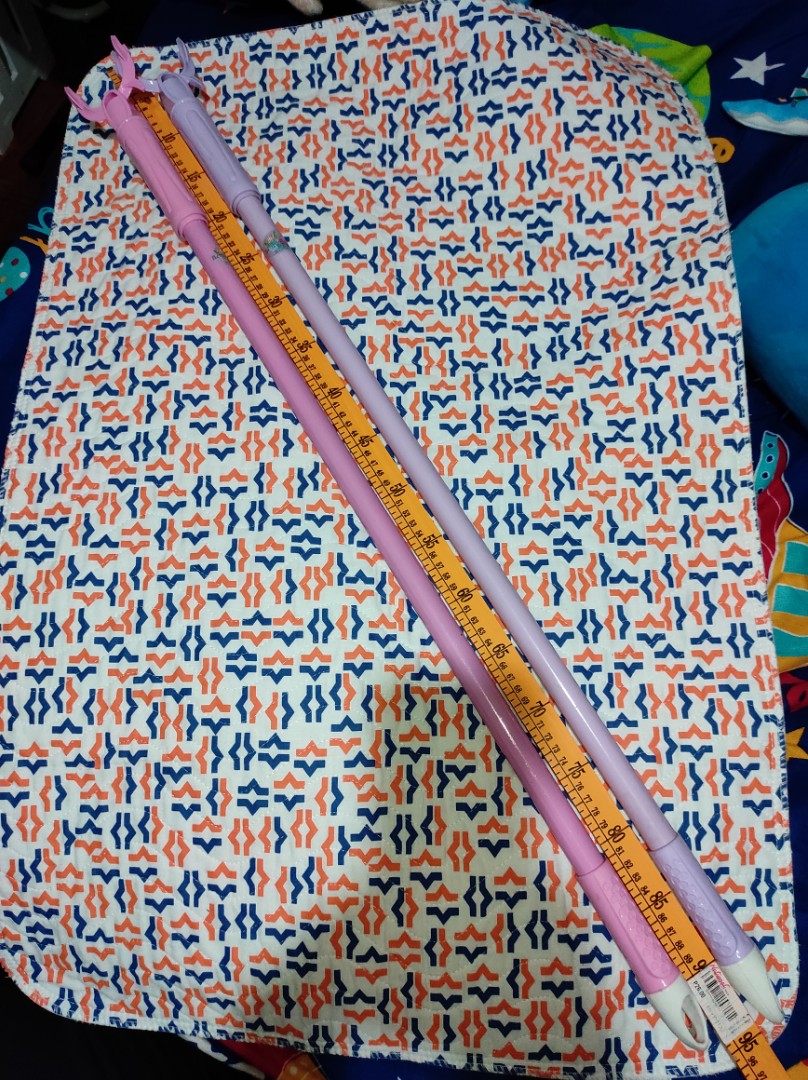 Adjustable Panungkit ng damit, Furniture & Home Living, Home ...