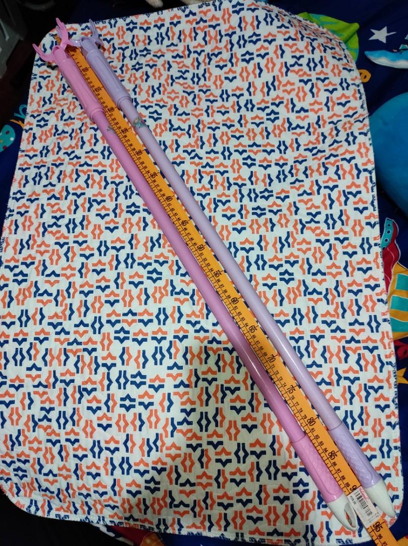 Adjustable Panungkit ng damit, Furniture & Home Living, Home ...