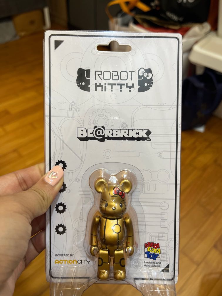 Bearbrick Robot Hello Kitty, Hobbies & Toys, Toys & Games on Carousell