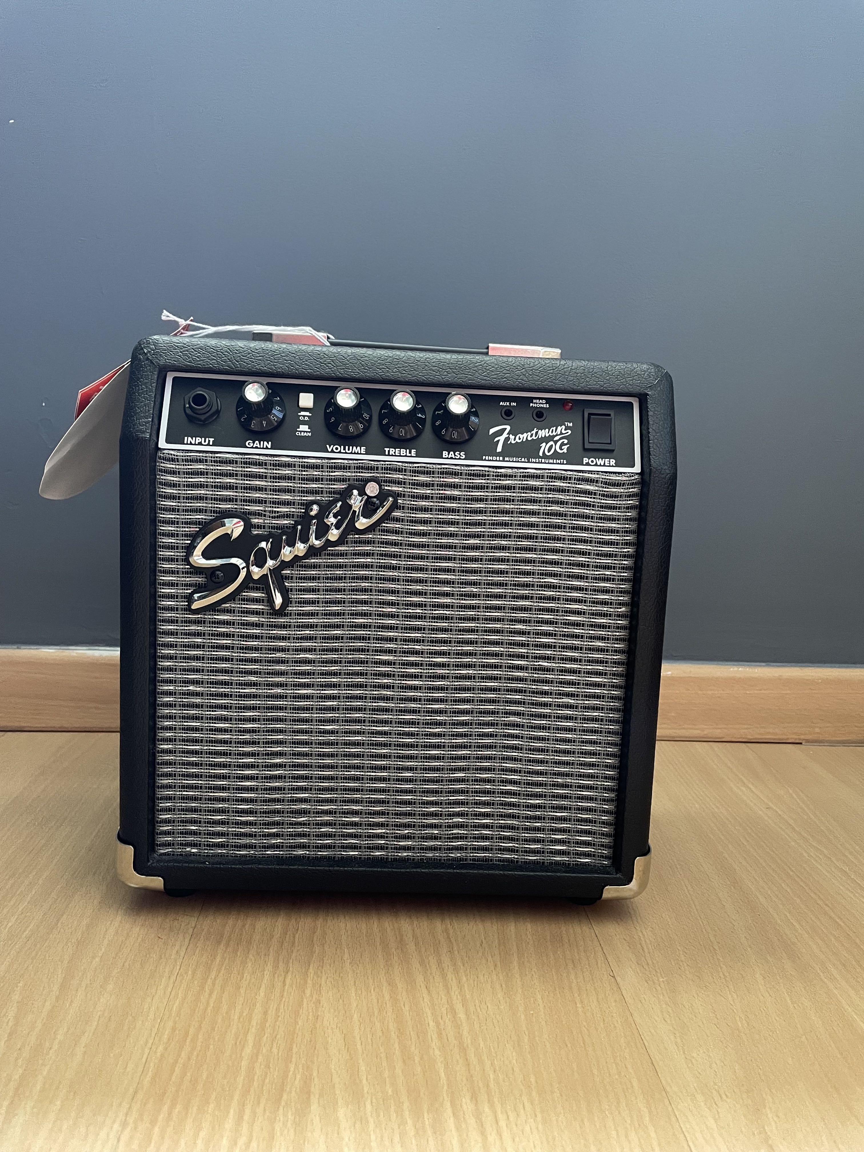 Squier Frontman 10G Guitar Amp, Hobbies & Toys, Music & Media, Musical ...