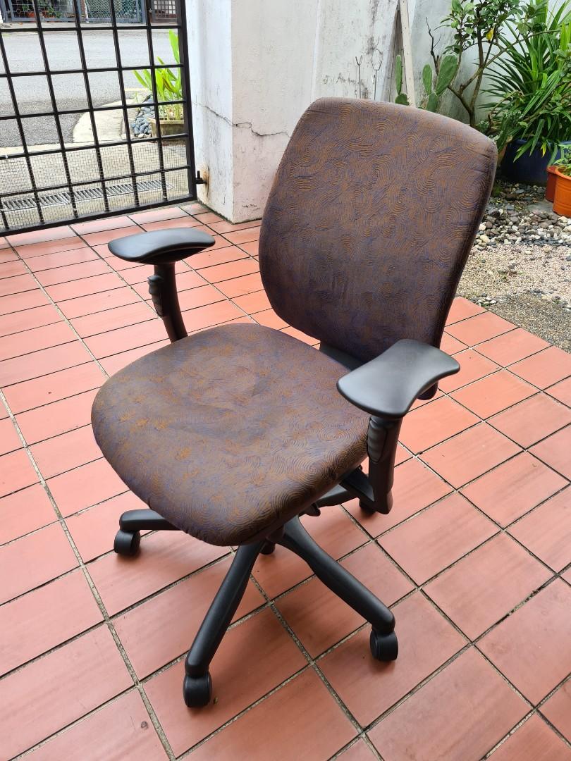 Teknion Amicus, Furniture & Home Living, Furniture, Chairs on Carousell