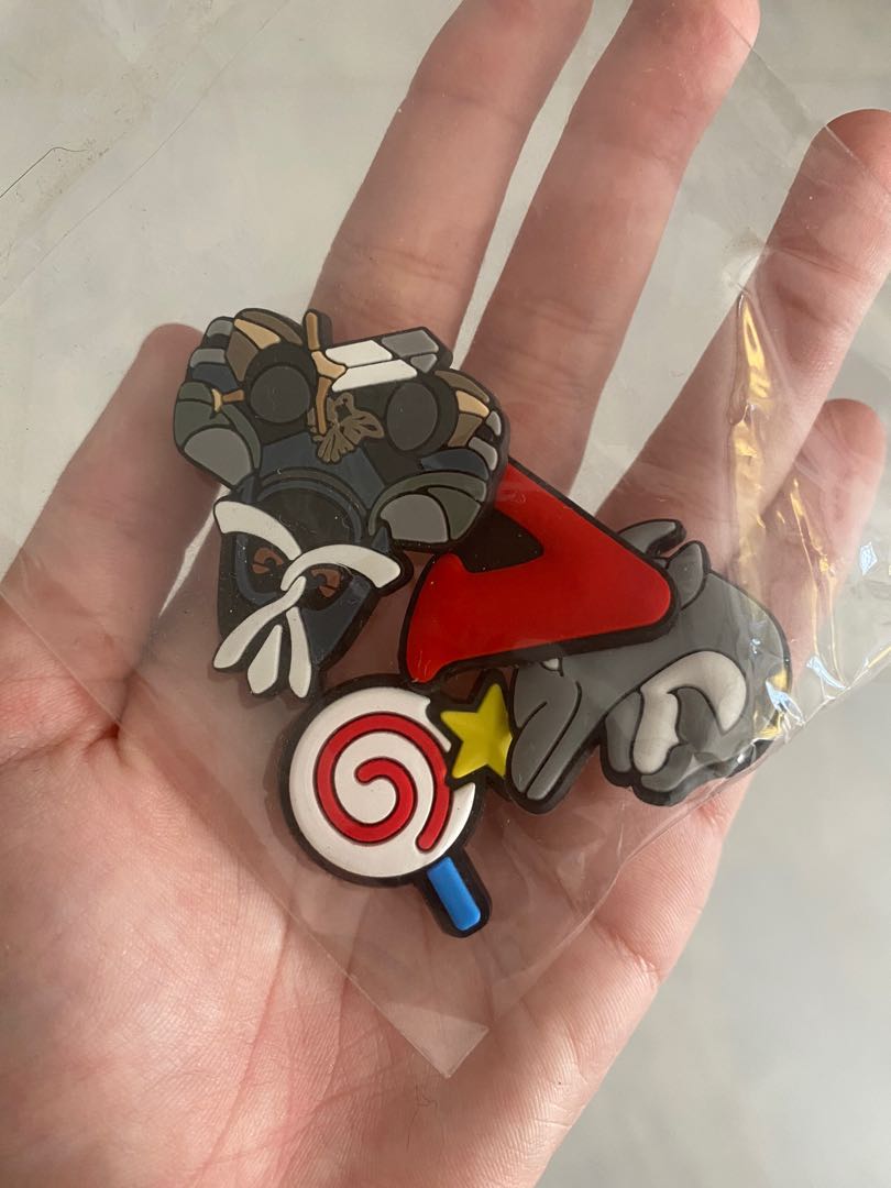 FREE jibbitz, Free Items on Carousell